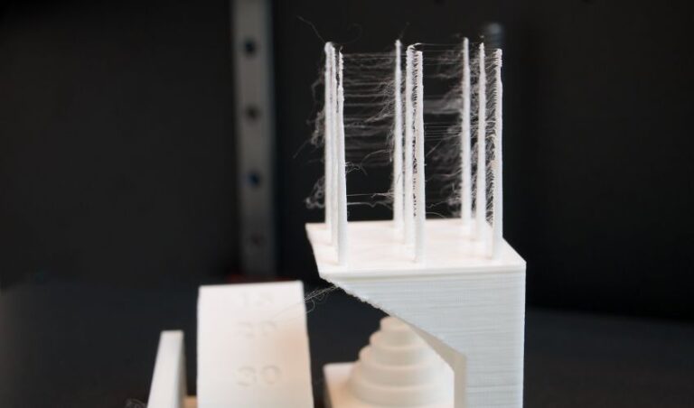 Stringing in 3D Printing: What Is It and How Do You Fix It? - 3Dnatives