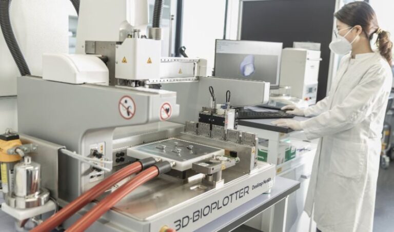 Desktop Health Successfully Installs 3D Printed Ear Implant - 3Dnatives