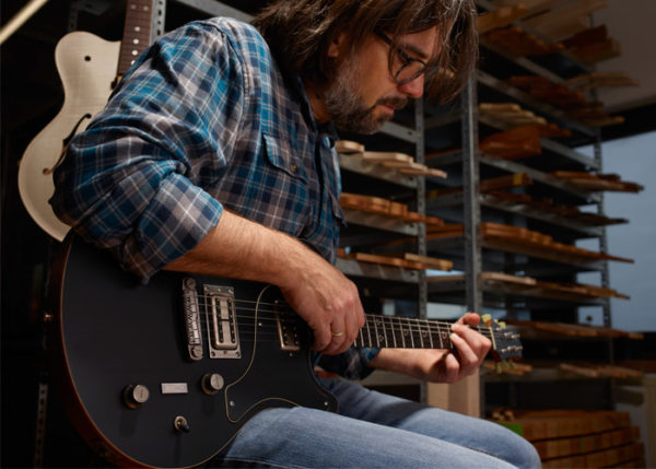 Nik Huber Guitars utiliza la impresión 3D de un metal amorfo en sus ...