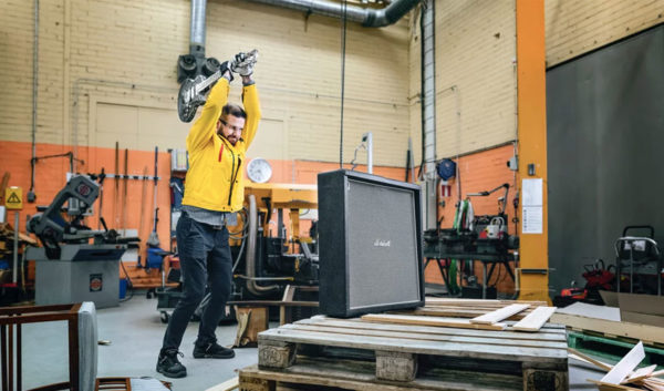 Sandvik imagine une première guitare imprimée en 3D incassable - 3Dnatives